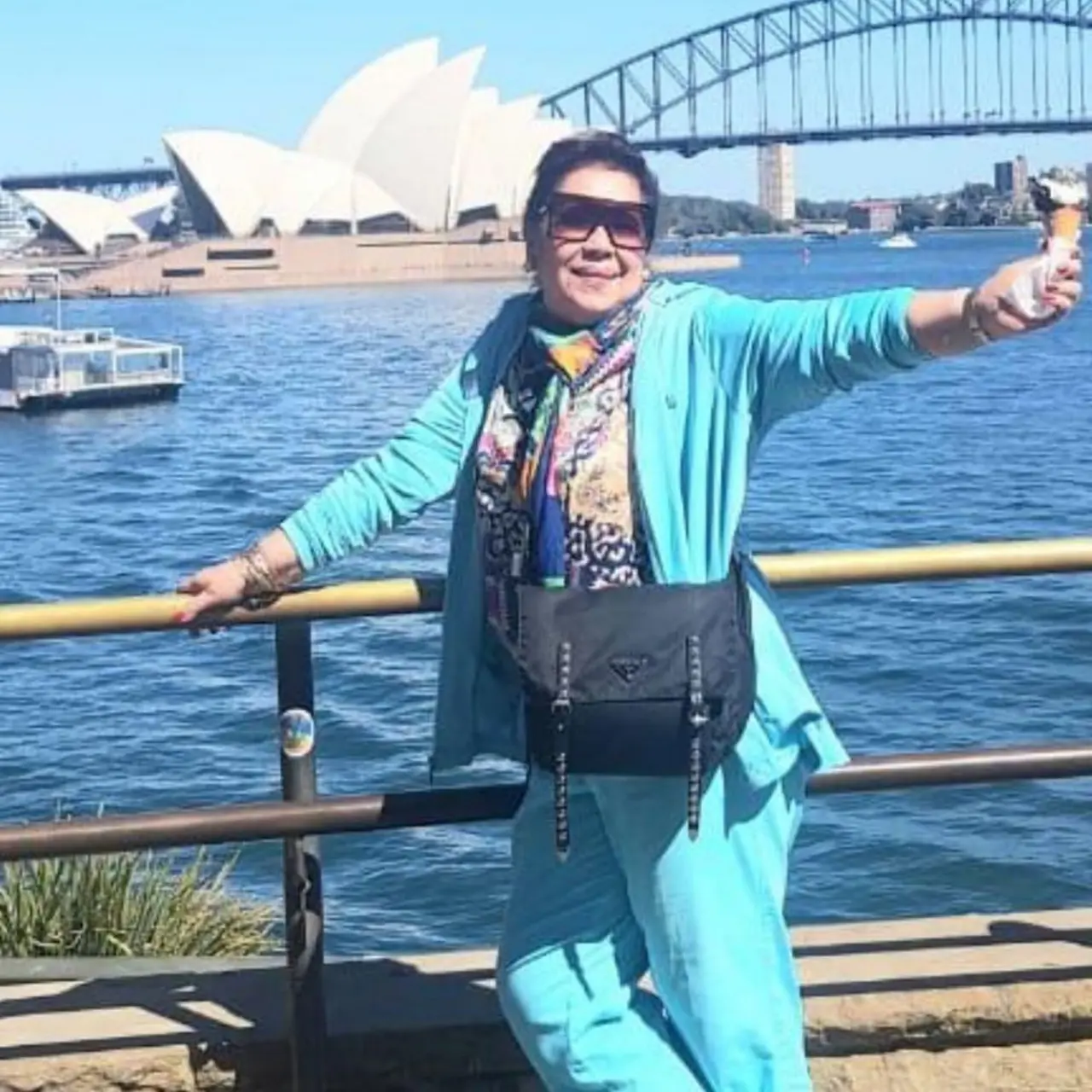 Jarang Tersorot, Ini 6 Potret Ibunda Ivan Gunawan yang Stylish Banget ...