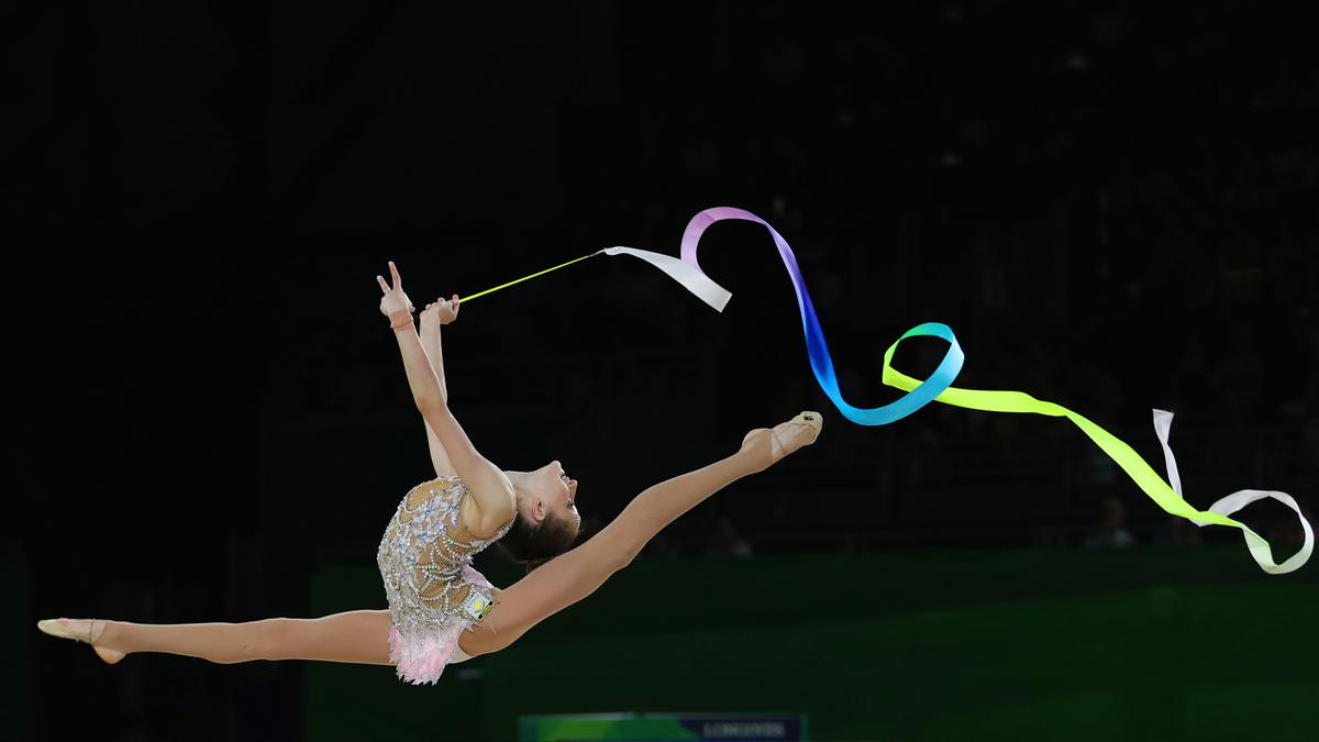 FOTO: Lekukan Indah Tubuh Pesenam Ritmik di Commonwealth Games - Foto ...