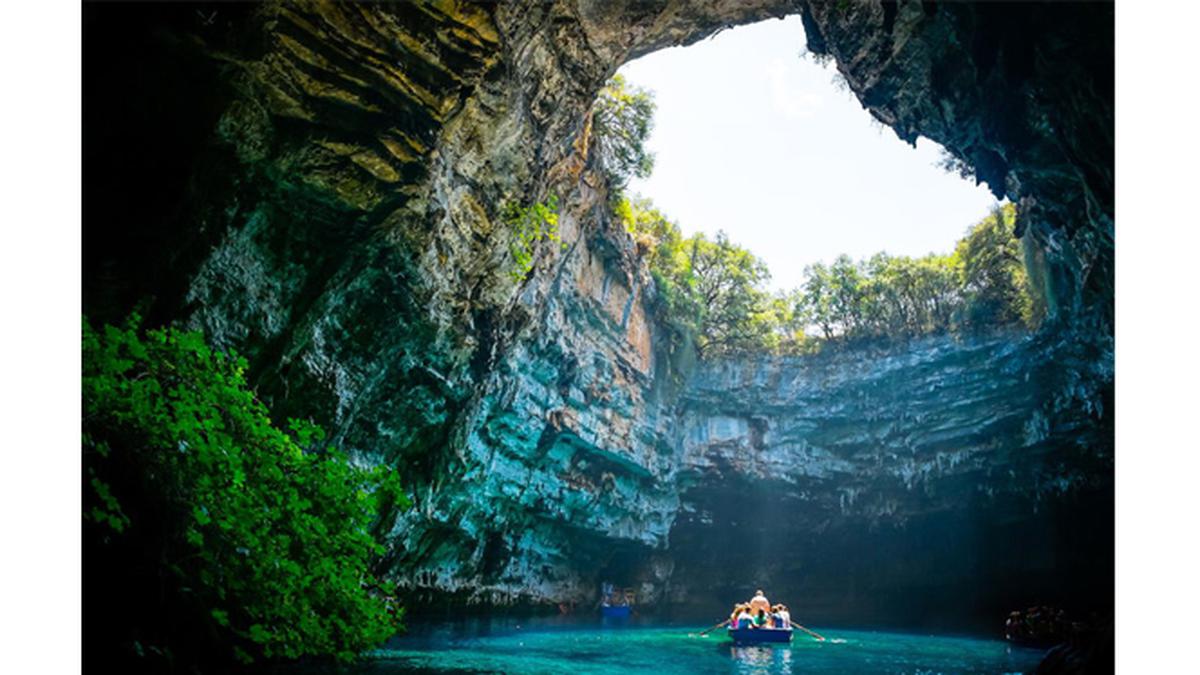 10 Pesona dari Gua Paling Indah yang Ada di Dunia
