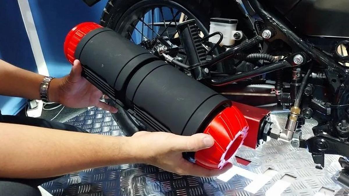 Ini APAR Khusus untuk Padamkan Api Baterai Lithium Motor Listrik yang ...