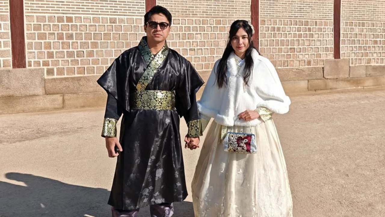 5 Potret Mikha Tambayong dan Deva Mahenra Pakai Hanbok saat Liburan ke ...