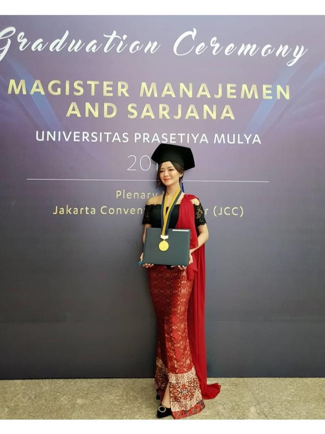 7 Potret Gwen Priscilla, Eks Mahadewi yang Dinikahi Mantan Suami Diana ...