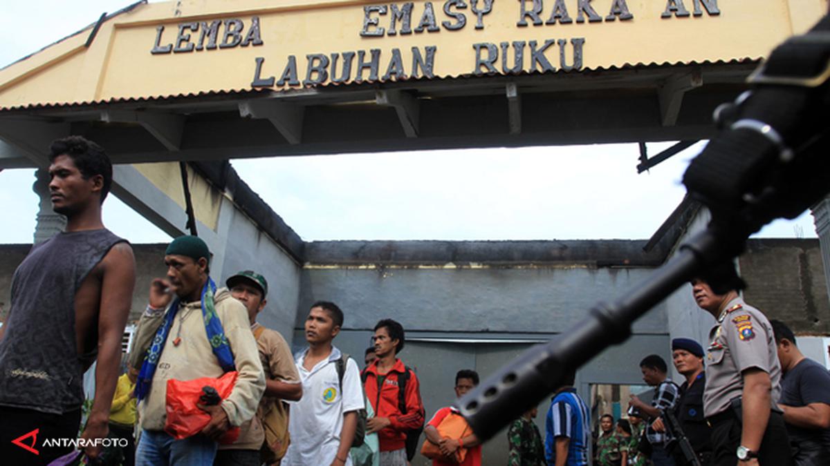 Polri Akan Relokasi 340 Napi LP Labuhan Ruku - News Liputan6.com