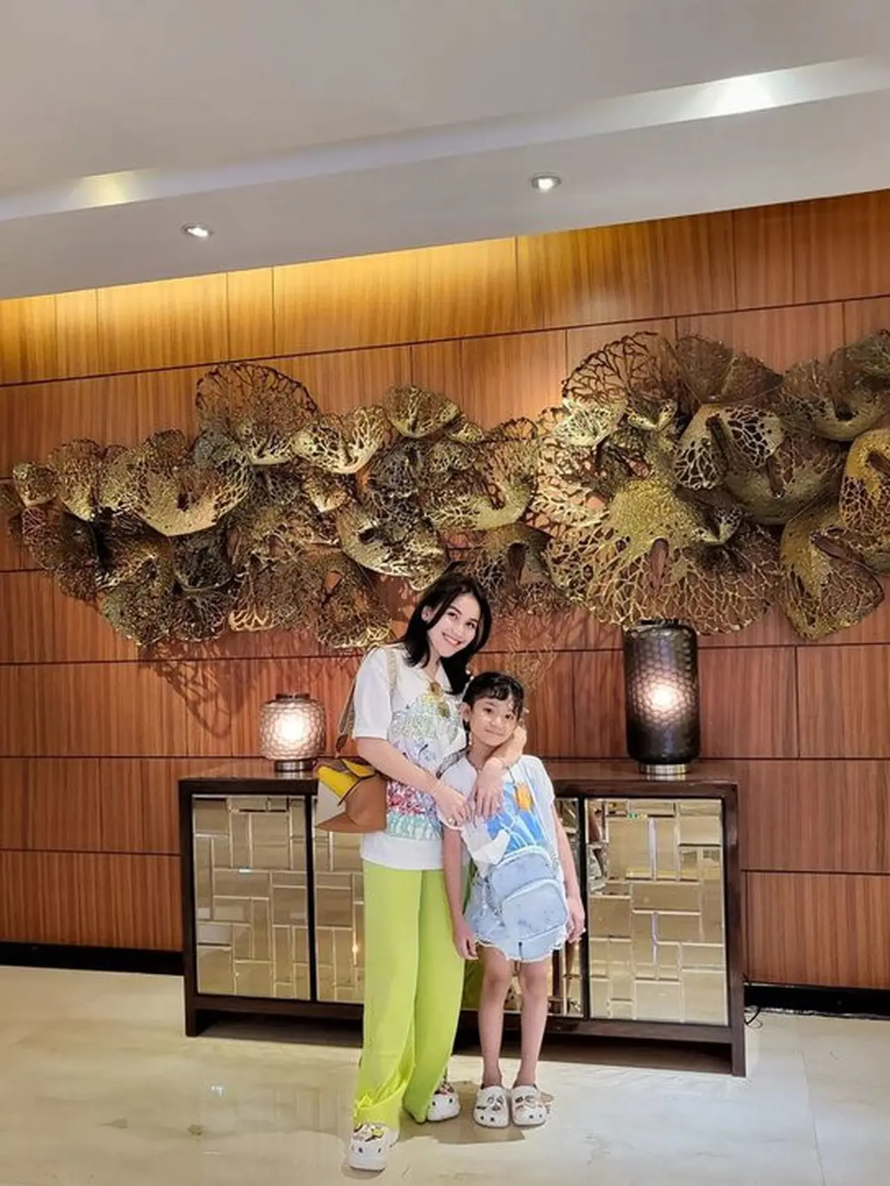 7 Potret Ayu Ting Ting dan Keluarga Liburan Seru ke Yogyakarta