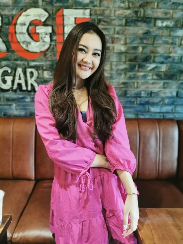 Lagunya Sempat Viral, Veni Nur Kembali Rilis Single Baru Berjudul Ingat Mantan - ShowBiz ...