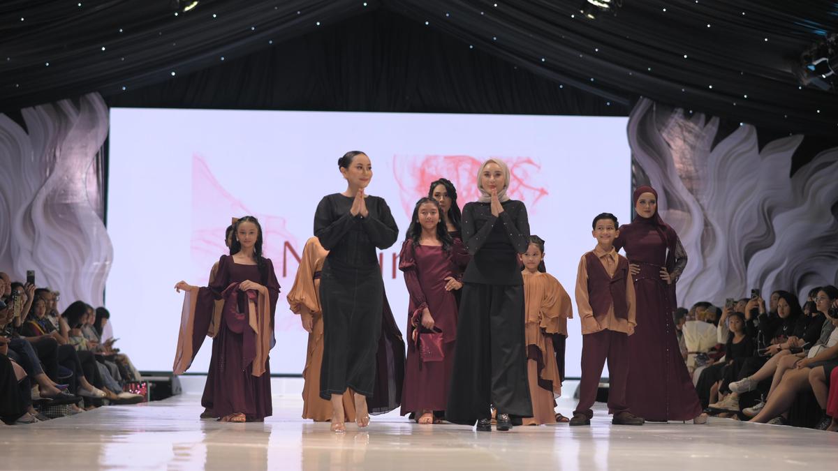 2 Desainer Muda Indonesia Hadirkan Demure Autumn di Malang Fashion Week ...