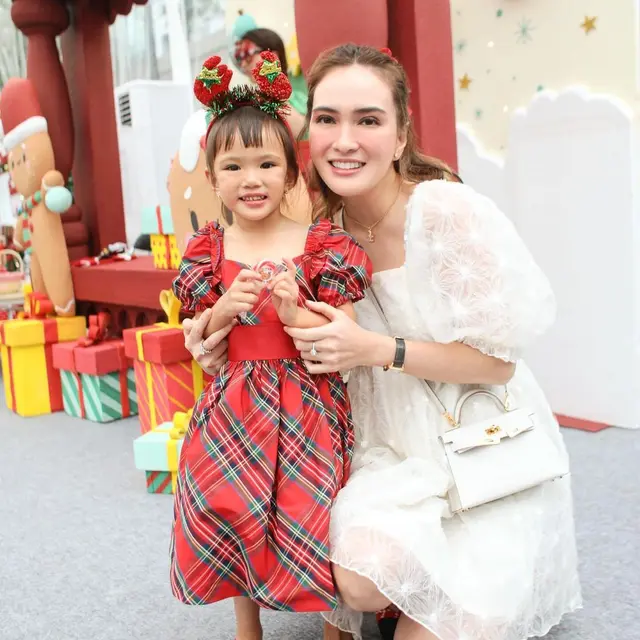 6 Artis Single Mom Rayakan Natal 2023 Bareng Anak, Kebahagiaan Tetap Terasa - Hot Liputan6.com