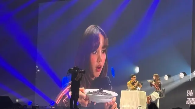 Lisa Blackpink Minta Nasi Panas Saat Cicipi Rendang di Fan Meetup Jakarta - ShowBiz Liputan6.com