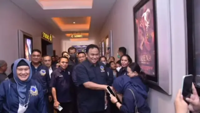 Rachmat Gobel Borong Tiket Film Uti Deng Keke, Ajak 700 Kader Partai Nasdem Nobar - ShowBiz ...