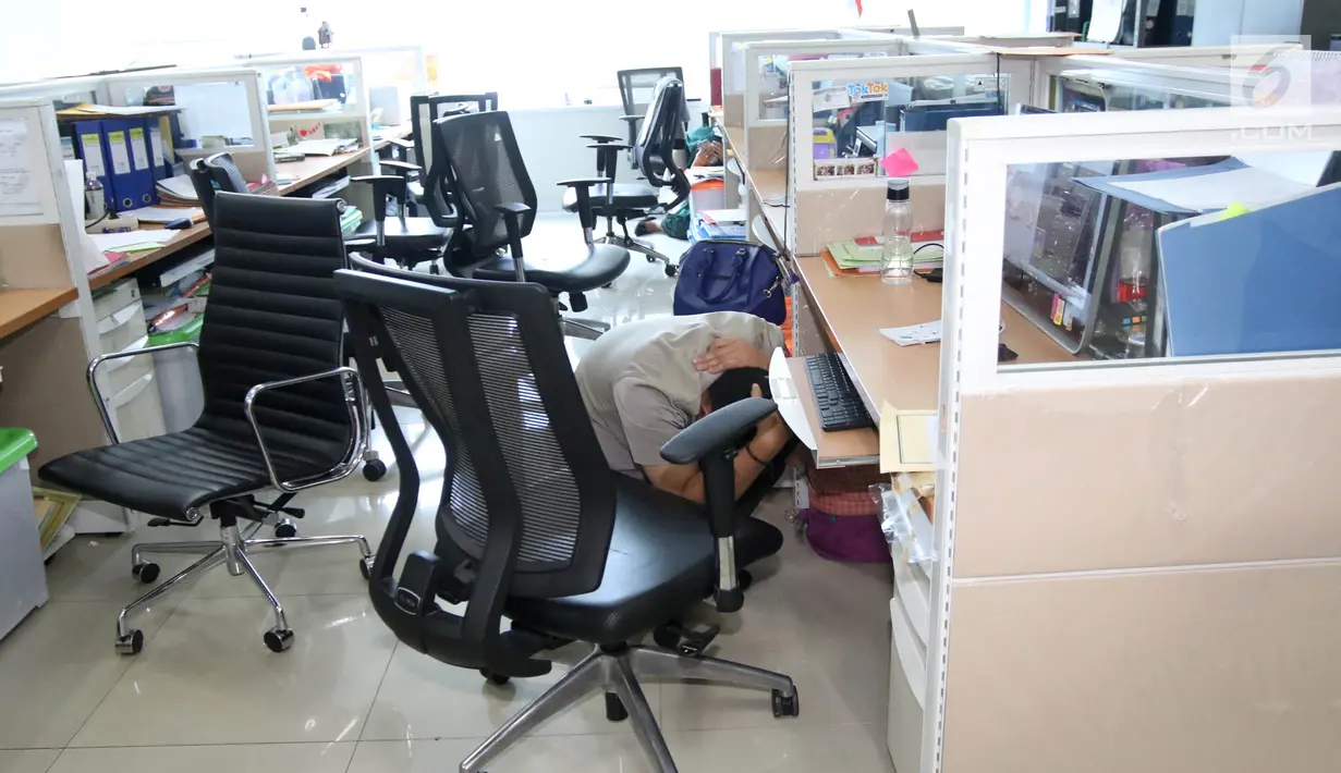 FOTO: Gempa 7,5 SR, Kepala BNPB Dievakuasi Pakai Tali dari Lantai 10 ...