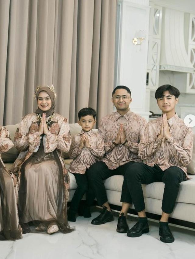 Foto-foto Hengky Kurniawan dan Keluarga Pakai Sarimbit Sambut Lebaran ...
