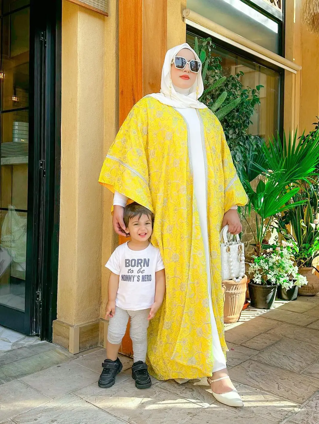 8 Potret Gaya Tasyi Athasyia yang Gemar Pakai Outfit Cerah dan Tas Mewah