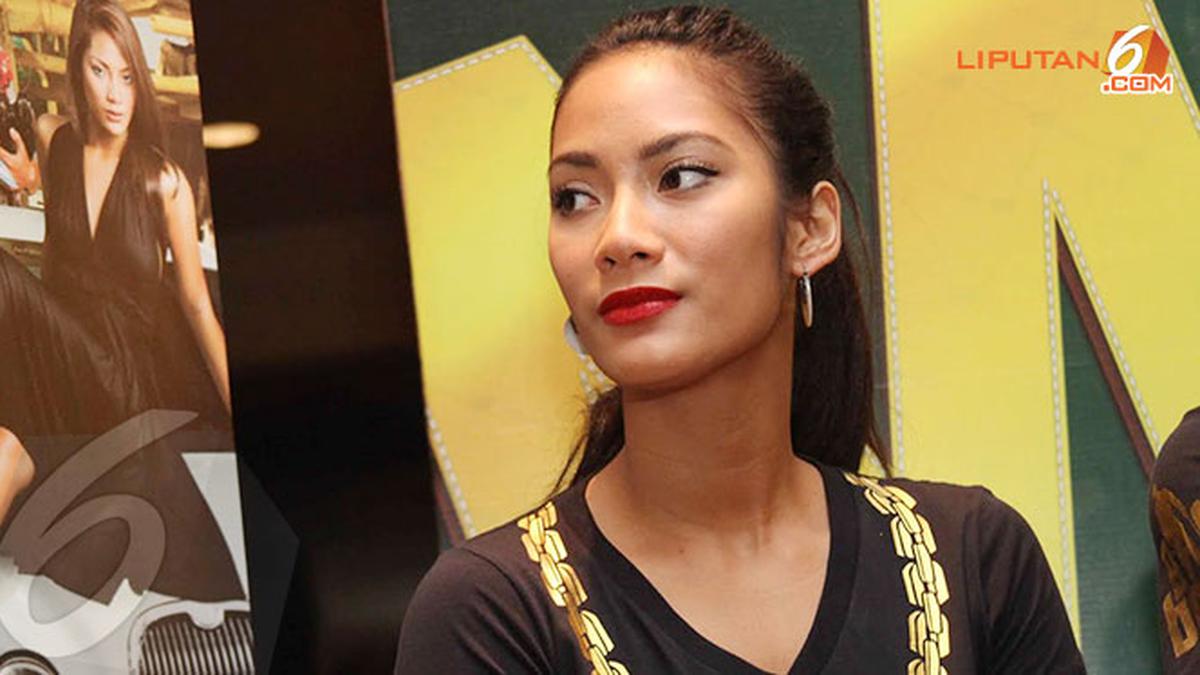 Jadi Pendekar, Tara Basro Berlatih Silat - ShowBiz Liputan6.com