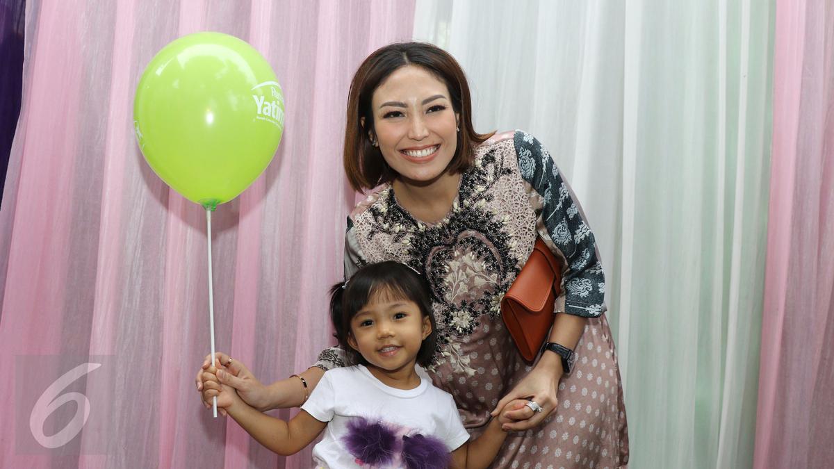 Ayu Dewi dan Syahnaz Adu Perut, Siapa yang Menang? - ShowBiz Liputan6.com