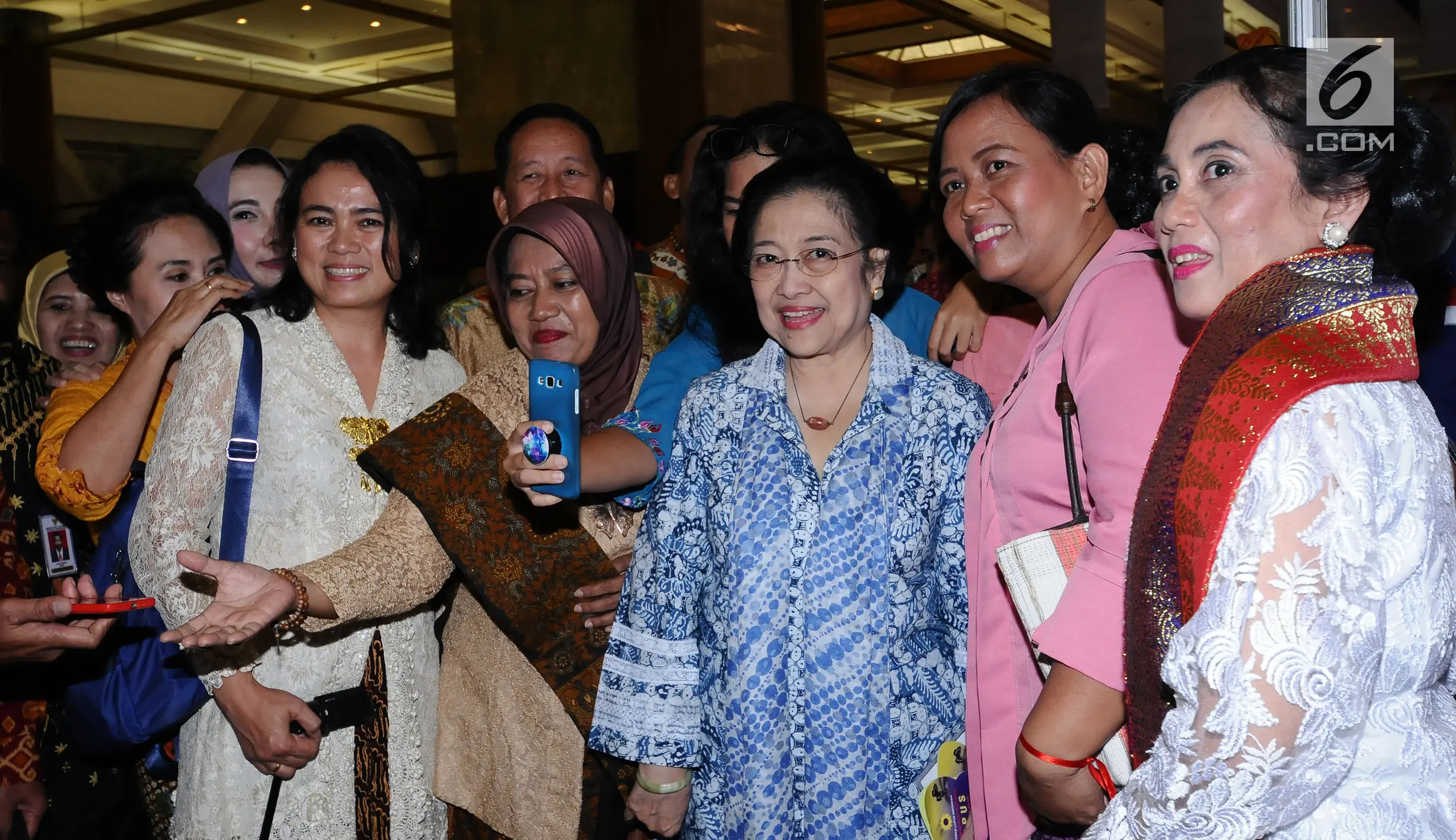 PHOTO: Megawati Jadi Incaran Foto Usai Pembukaan Festival Prestasi ...