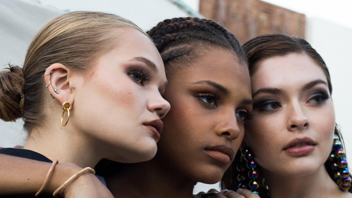 Top 10 Tren Rambut 2020 yang Mengejutkan dari Model Sampai Warna ...