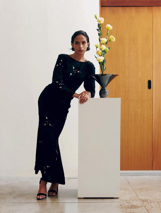 10 Model Baju Batik Wanita Modern dari Merek Lokal yang Hits - Photo ...