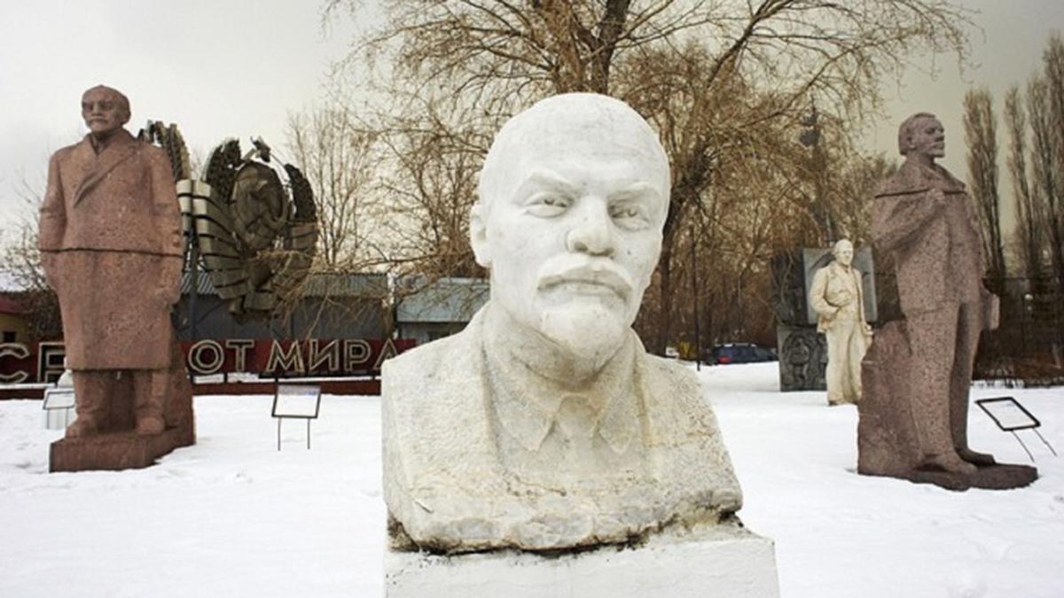 Partai Komunis Rusia Gelar Lomba Selfie dengan Vladimir Lenin - Global ...