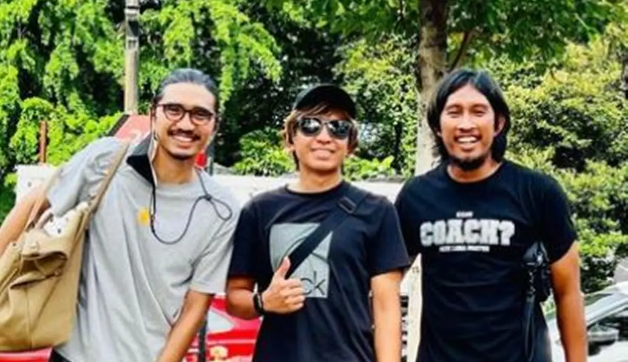 Momen Duta Sheila On 7 Bareng Legenda Timnas Indonesia Ini Curi ...