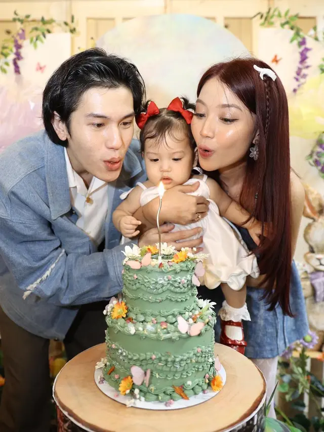 6 Potret Ultah Pertama Anak Julian Jacob dan Mirriam Eka, Dekorasi ...