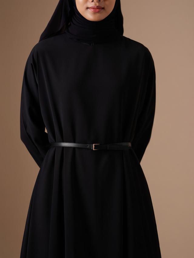 8 Model Dress Panjang Hitam Simple Elegan Muslim, Tips Tampil Anggun di ...