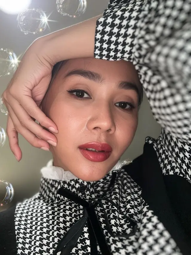 7 Potret Terbaru Dewi Gita Istri Armand Maulana di Usia 53, Dipuji Awet ...