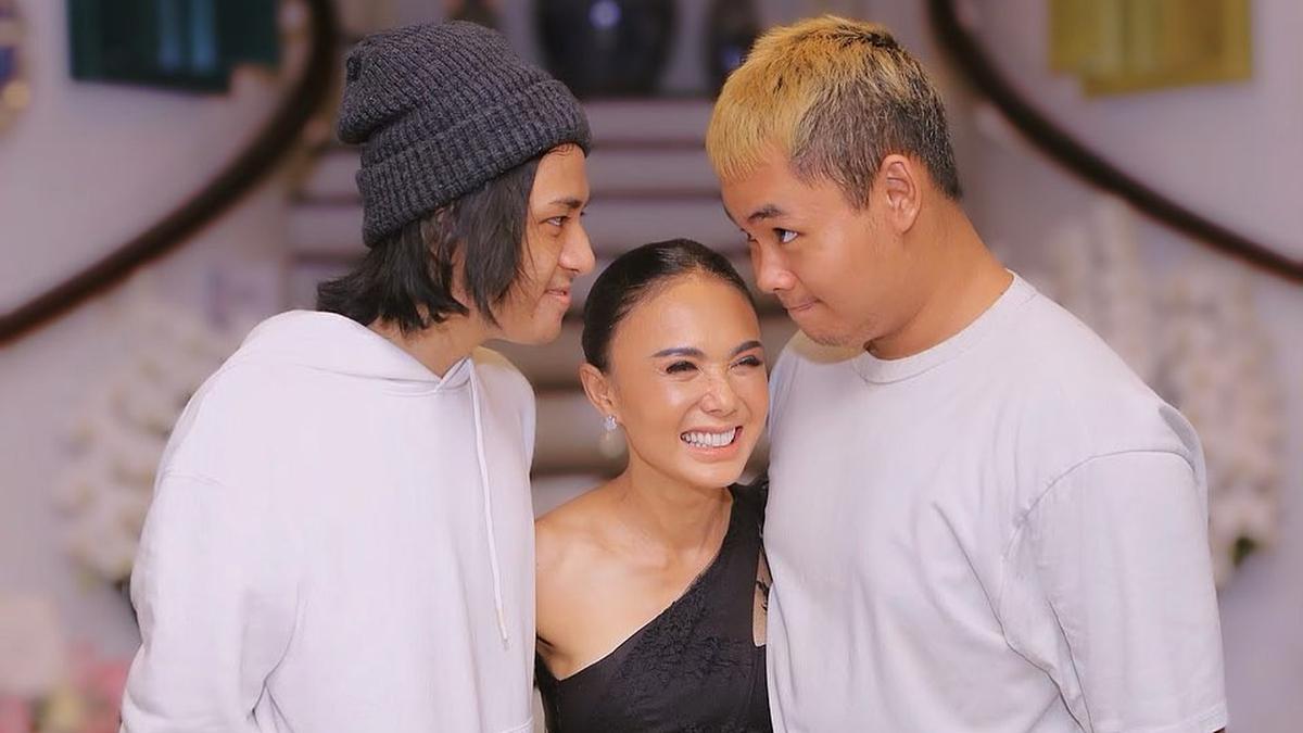 Tampilan Awet Muda Yuni Shara Rayakan Ulang Tahun Ke 51 Tahun Definisi Aging Gracefully Di Usia