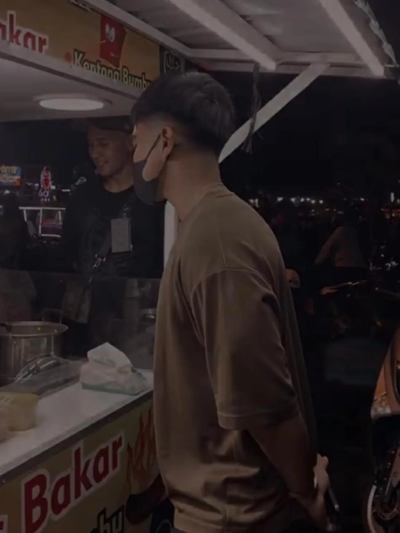 5 Potret Pengantin Baru Kaesang Pangarep dan Erina Gudono Makan di Warung Kaki Lima - Hot ...