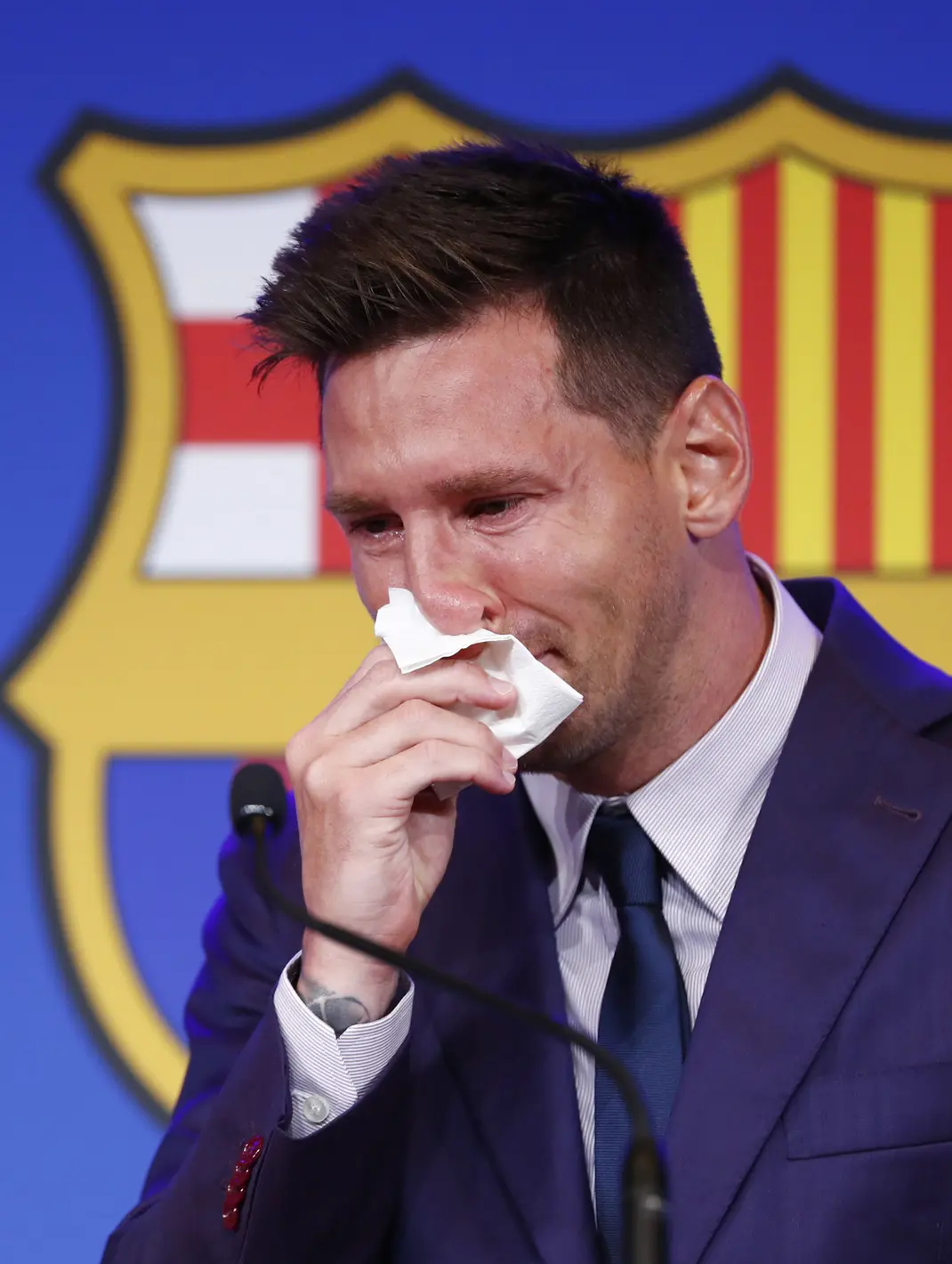 FOTO: Tangis Perpisahan Messi dengan Barcelona - Foto Liputan6.com