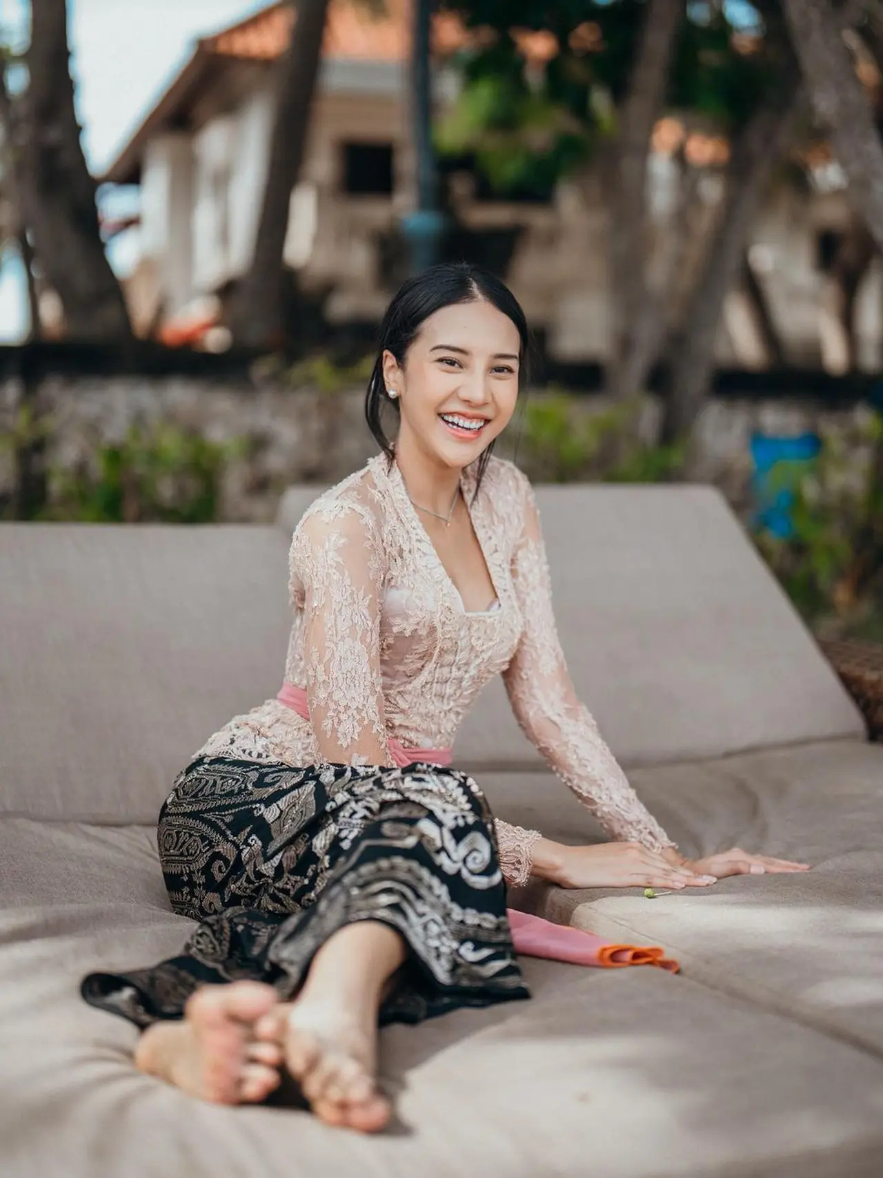 10 Potret Cantik Anya Geraldine Menjelma Jadi Gadis Bali - Entertainment Fimela.com