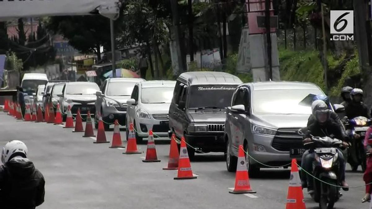 VIDEO: Macet di Lembang, Polisi Berlakukan Buka Tutup - News Liputan6.com