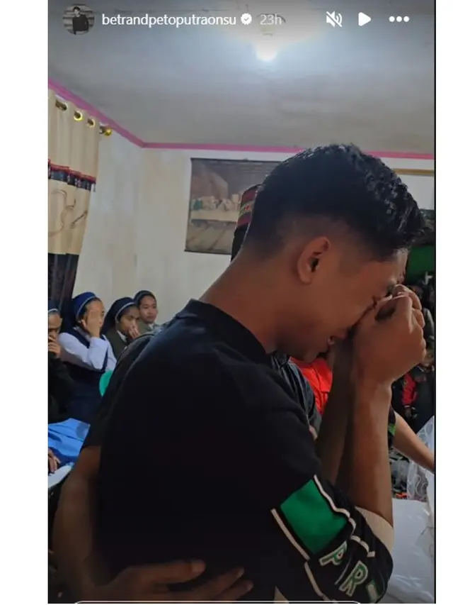 6 Potret Betrand Peto Pulang ke Kampung Halaman, Dapat Kabar Duka dari NTT - Hot Liputan6.com