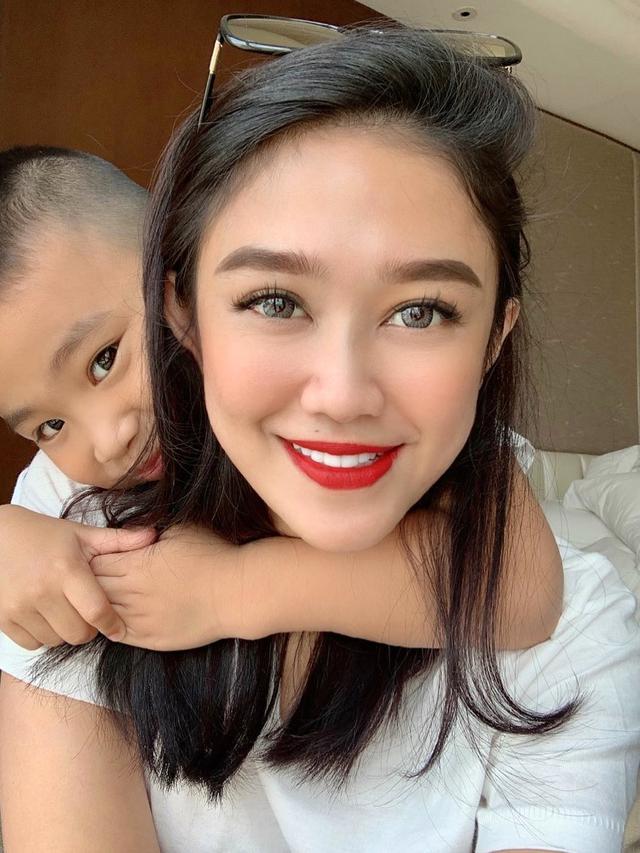 7 Potret Terbaru Oline Mendeng Pemeran Susi 'OB', Kini Bikin Pangling ...