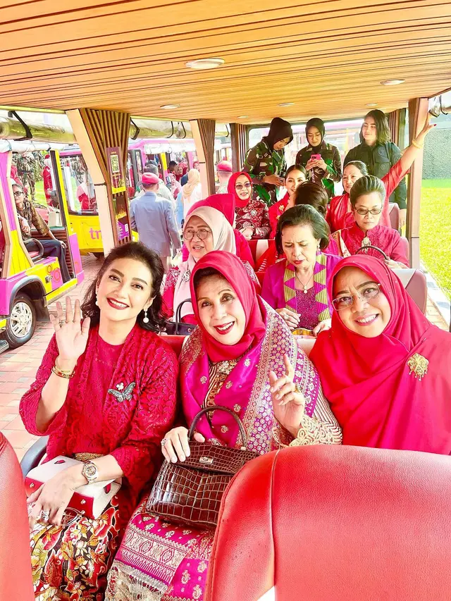 Tampil Menawan, Ini 7 Potret Bella Saphira Dampingi Suami di Acara HUT Kopassus - Hot Liputan6.com