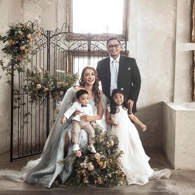 Pangeran Keraton Solo, Ini 5 Potret Suami Dokter Reisa Broto Asmoro - Hot Liputan6.com