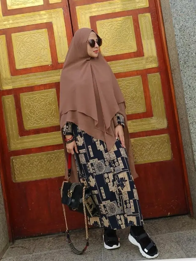 Cantiknya Thya Sethya, Mantan Gadis Ring MMA dalam Balutan Hijab ...