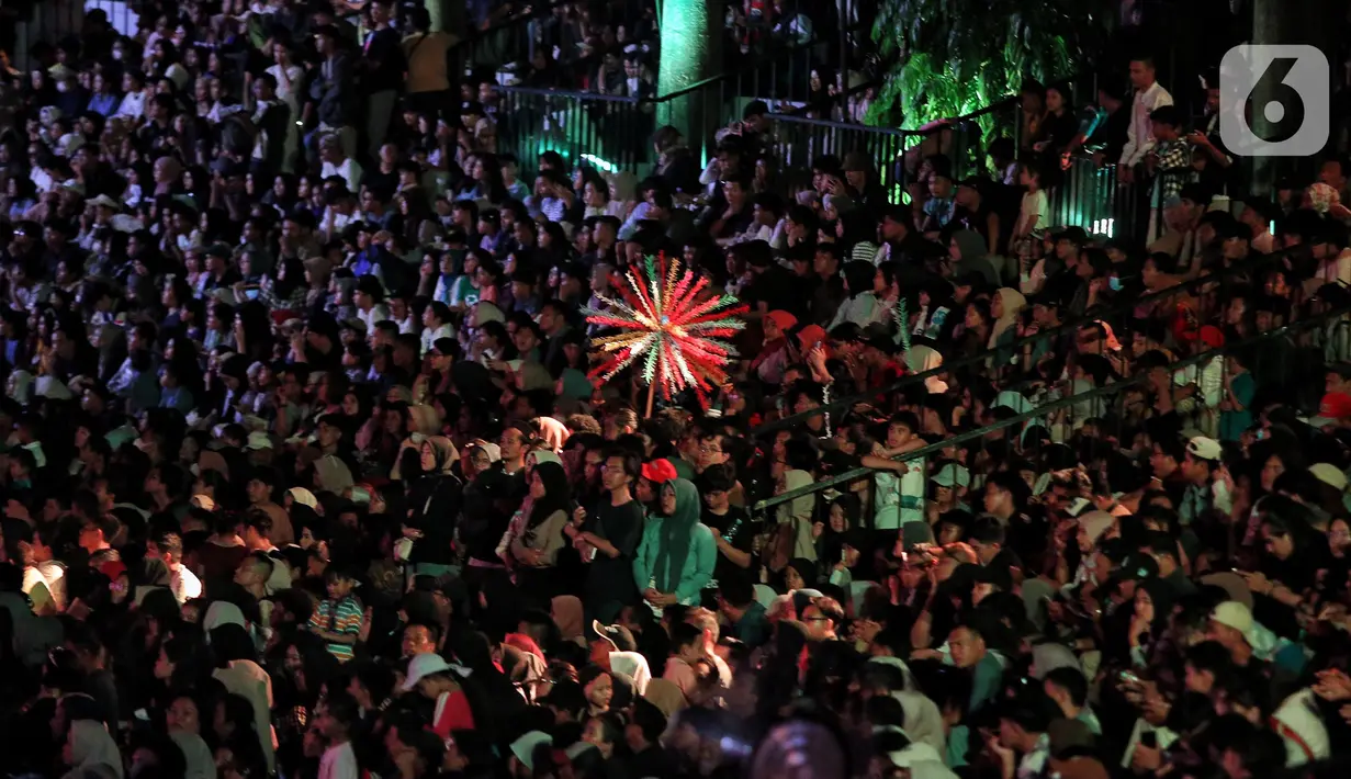 Hadiri Malam Puncak HUT ke-498 Kota Jakarta, Ribuan Warga Padati Area ...