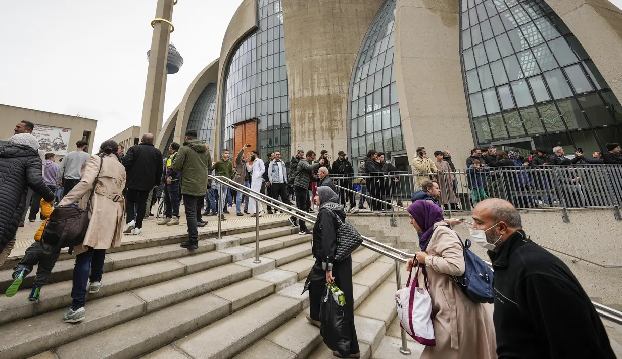 Masjid Terbesar di Jerman Mulai Kumandangkan Azan - Foto Liputan6.com