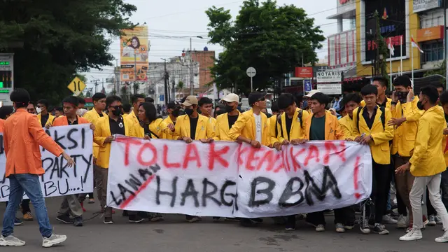 6 Potret Aksi Demo Buruh-Mahasiswa Tolak Kenaikan BBM di Palembang - Regional Liputan6.com