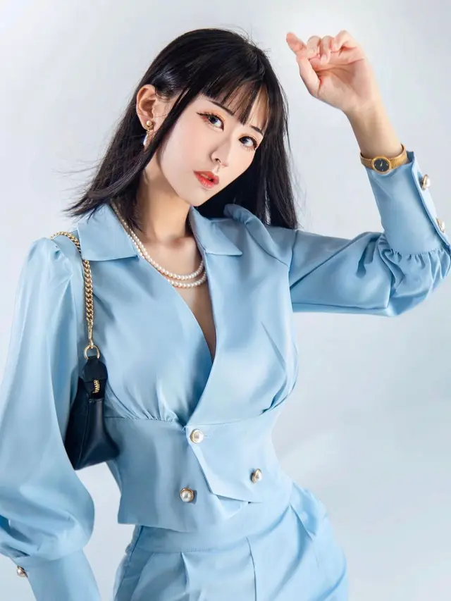 Selebgram Larissa Rochefort Gelar Vaksinasi Booster Jelang Lebaran 2022 ...