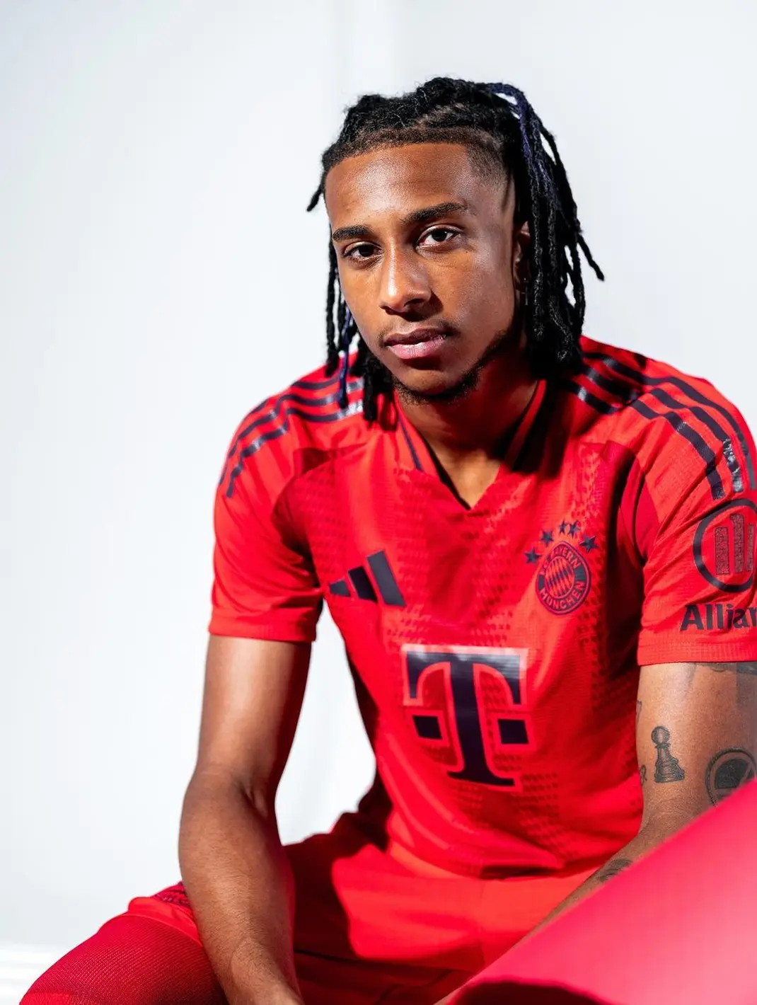 Michael Olise Resmi Jadi Penggawa Anyar Bayern Munchen - Foto Liputan6.com