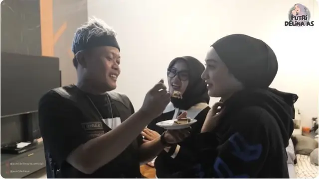 6 Potret Kedekatan Putri Delina dan Santyka Fauziah, Kompak Rayakan Ultah Sule - Hot Liputan6.com