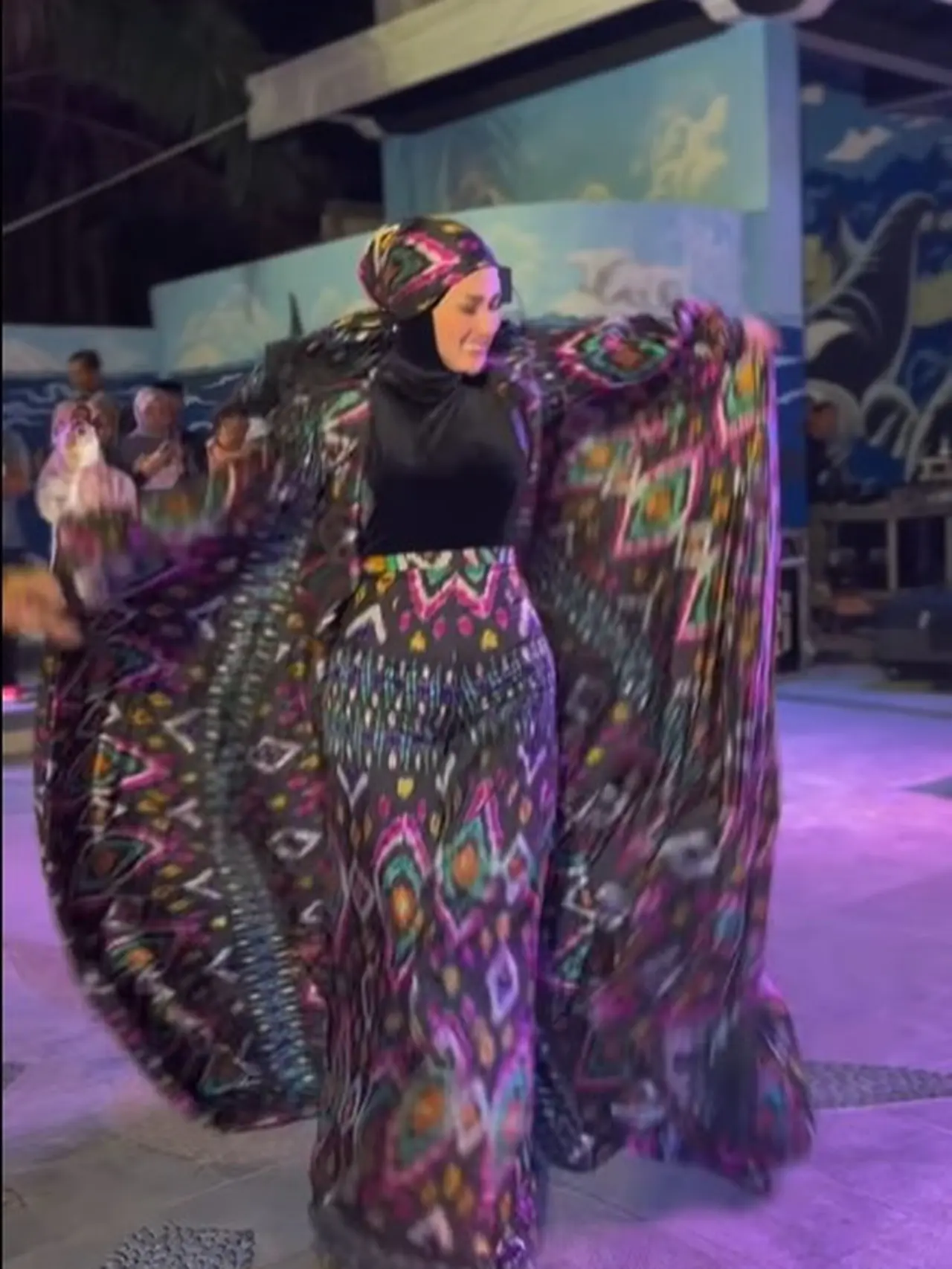 Tampil Pakai Rancangan Ivan Gunawan dengan Kain Etnik, Mulan Jameela ...