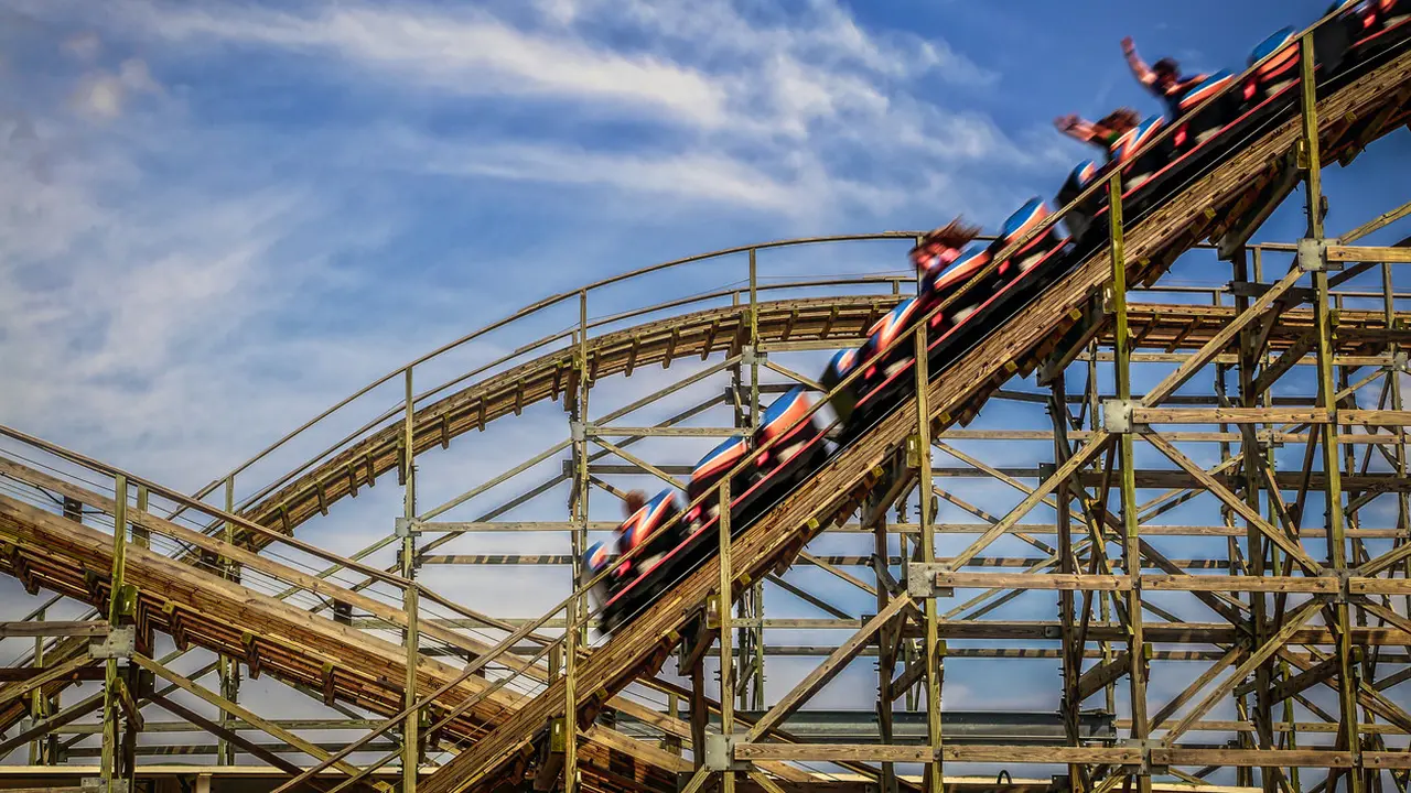 16 Agustus 1898: Roller Coaster Pertama Dipatenkan, Penumpangnya Hanya ...