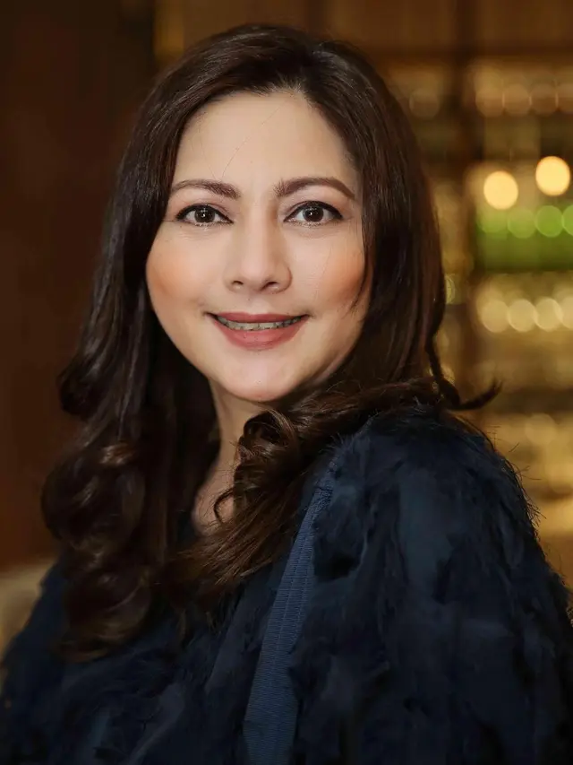 Awet Muda di Usia 47 Tahun, Ini 6 Potret Terbaru Cut Keke - Hot ...