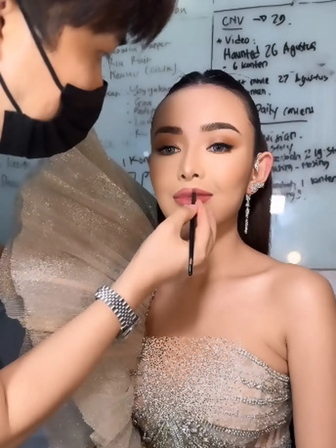 7 Potret Amanda Manopo di Showcase Film Bila Esok Ibu Tiada Ini Banjir ...