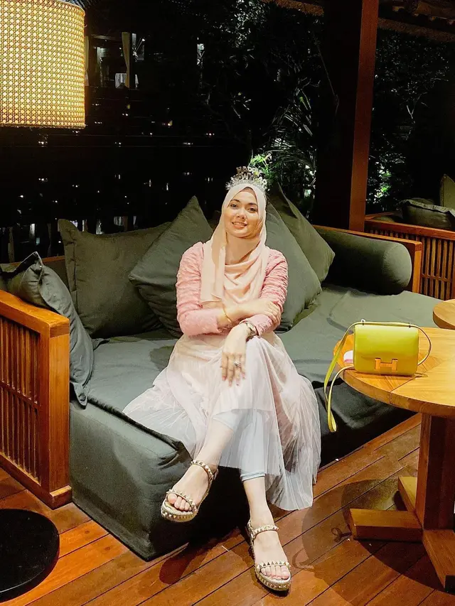 Artis Nadia Stefanie Kini Merambah Dunia Mode, Rilis Batik dengan ...