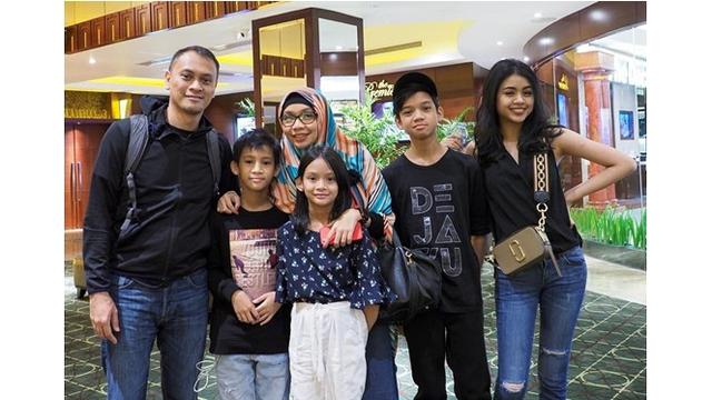 Jarang Tersorot, Ini 7 Potret Kebersamaan Andra 'Dewa 19' dan Keluarga ...