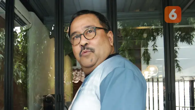 7 Potret Halaman Rumah Rano Karno yang Jadi Warung Si Doel - ShowBiz ...