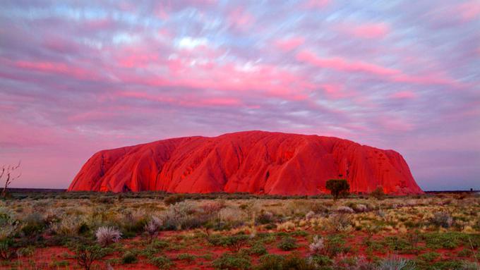 Kemegahan Sang 'Raksasa' Merah di Tengah Gurun Australia - Lifestyle ...